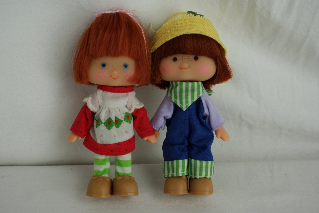 Strawberry Shortcake and Huckleberry Pie Dolls Re-edition Charlotte Aux ...