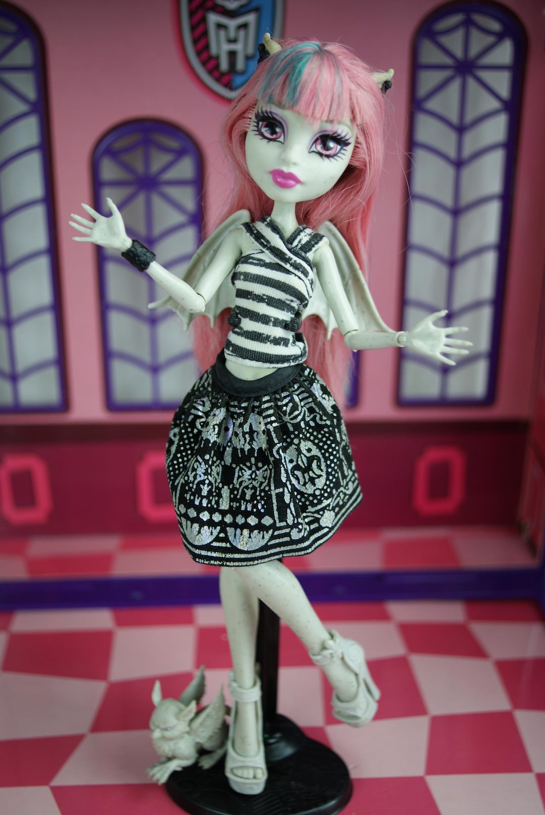 Monster High Wave 4 Rochelle Goyle Doll and Pet Roux Mattel 2012 #20 - Etsy