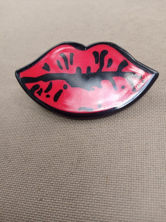 lips pin,lip pin,kissing pin,kissing,kisses,kiss pin,… - Gem