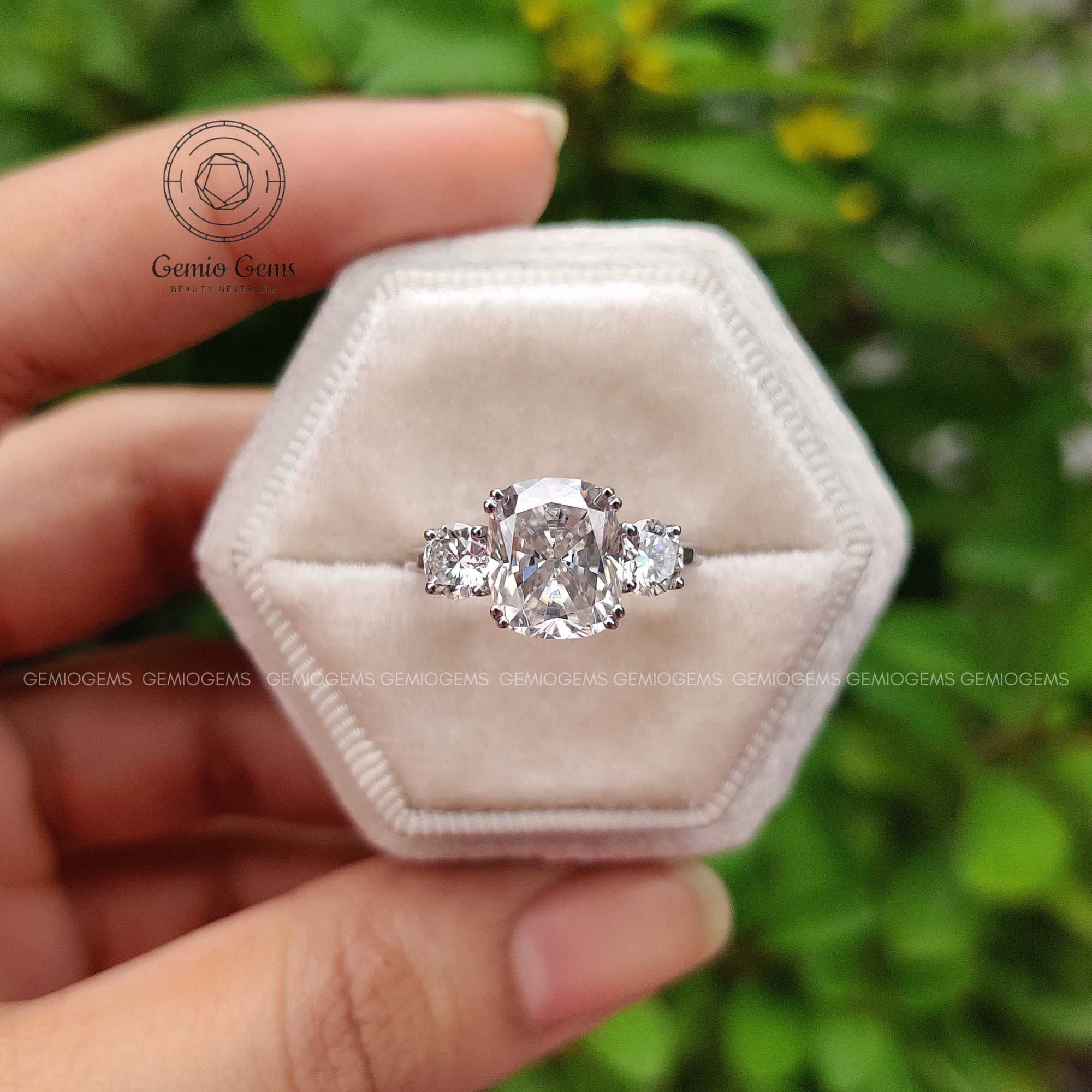 Meghan Markle Replica, Cushion Cut Lab Grown Diamond Engagement Ring, Three Stone Ring, 14K ...