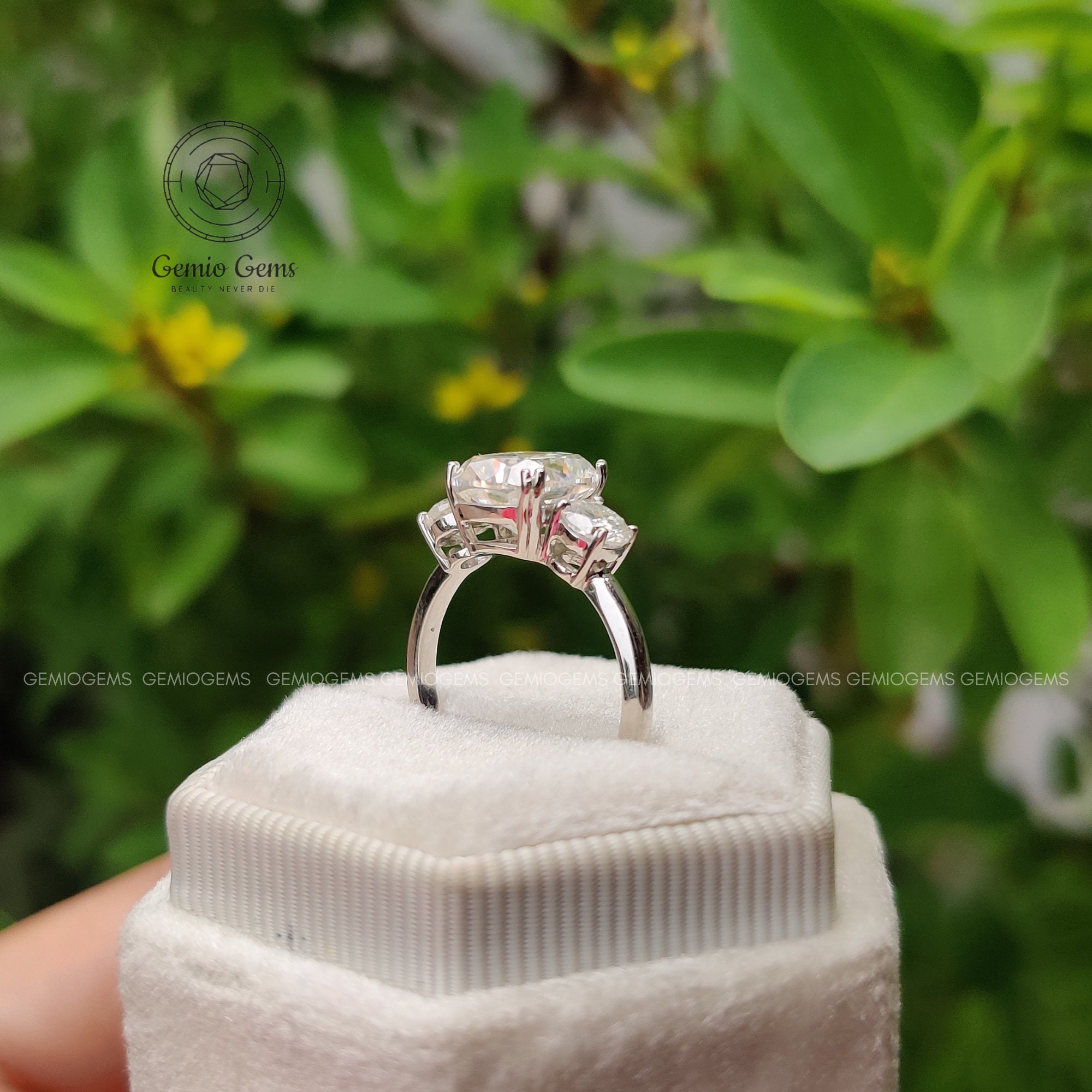 Meghan Markle Replica, Cushion Cut Lab Grown Diamond Engagement Ring, Three Stone Ring, 14K ...