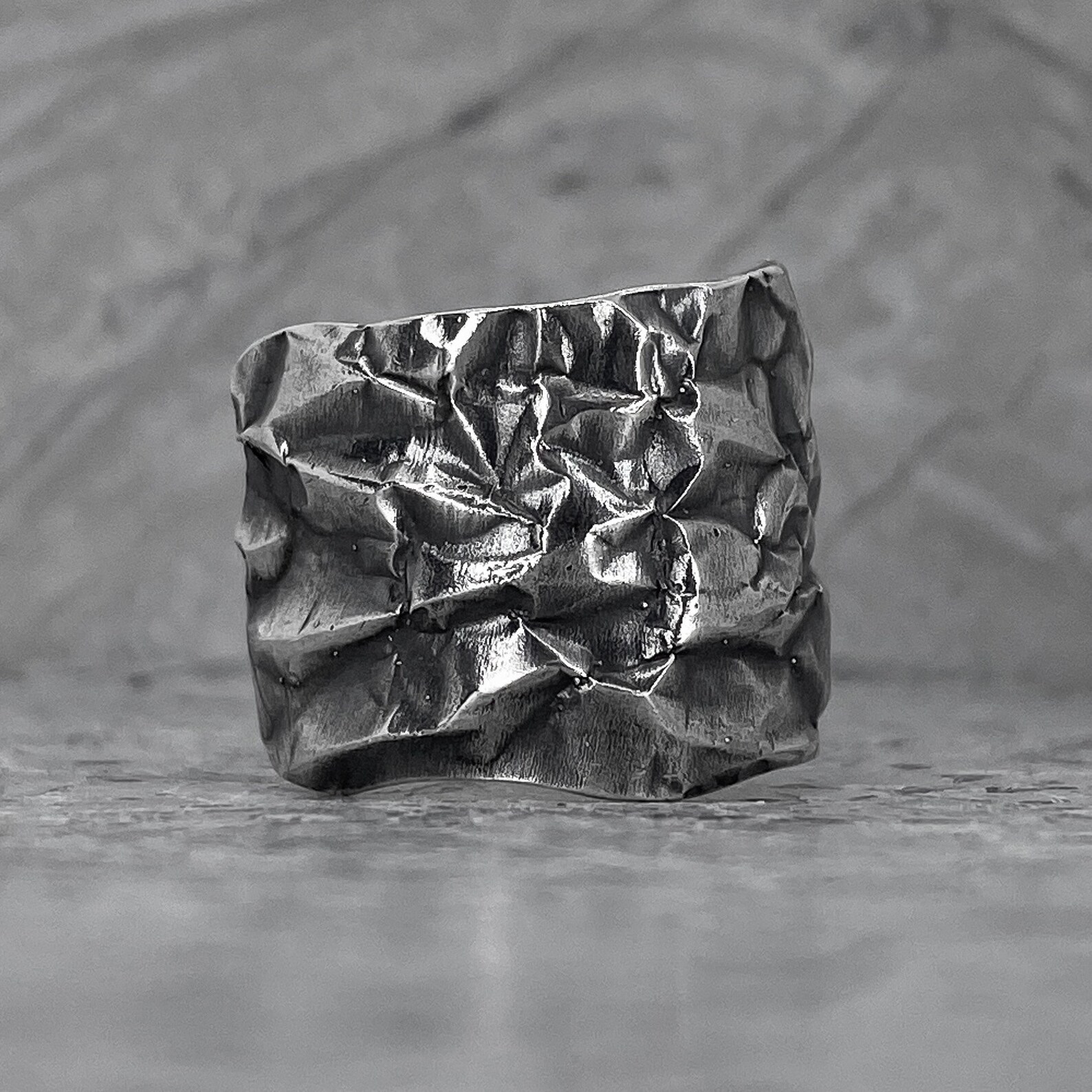 Crumpled ring-A very wide open ring with a texture reminiscent | Etsy