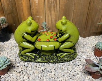 Frogs Playing Checkers Garden Statue - Etsy