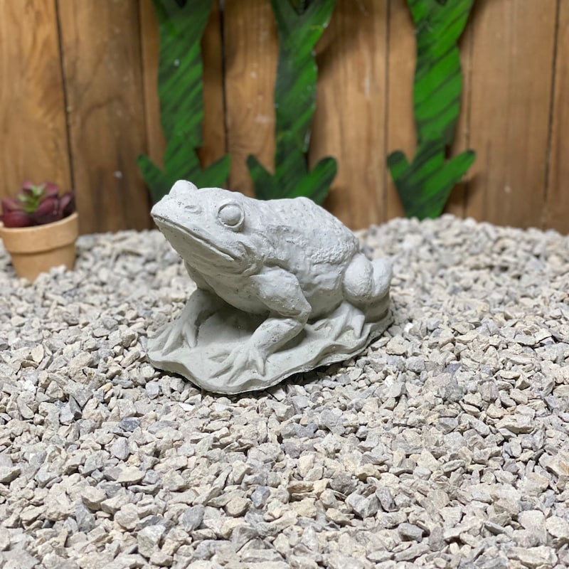 Large Garden Frog Statues - Etsy