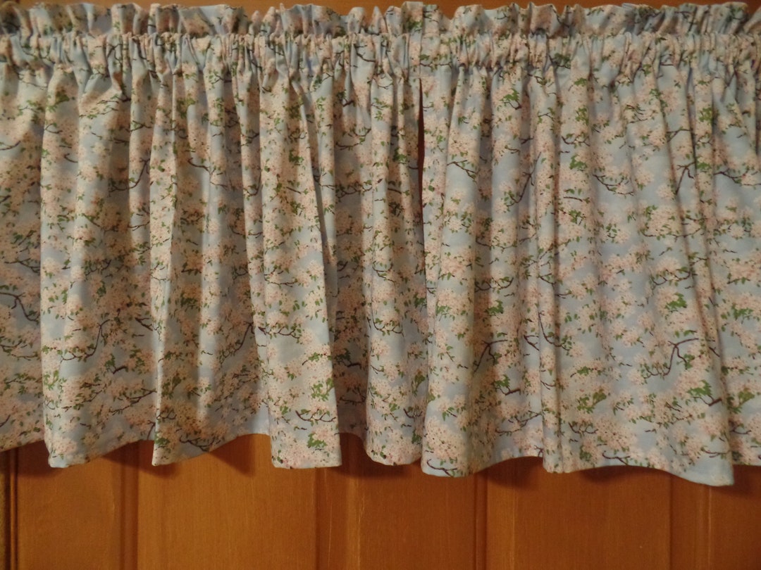 Ramas de árbol de flores de manzana rosa / blanca sobre un fondo azul ...