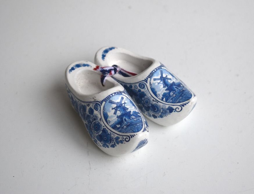 Vintage Set of 2 Delft Shoes White Blue Porcelain Figurine Clog Dutch ...