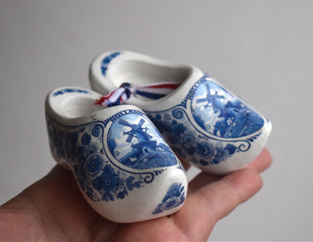 Vintage Set of 2 Delft Shoes White Blue Porcelain Figurine Clog Dutch ...