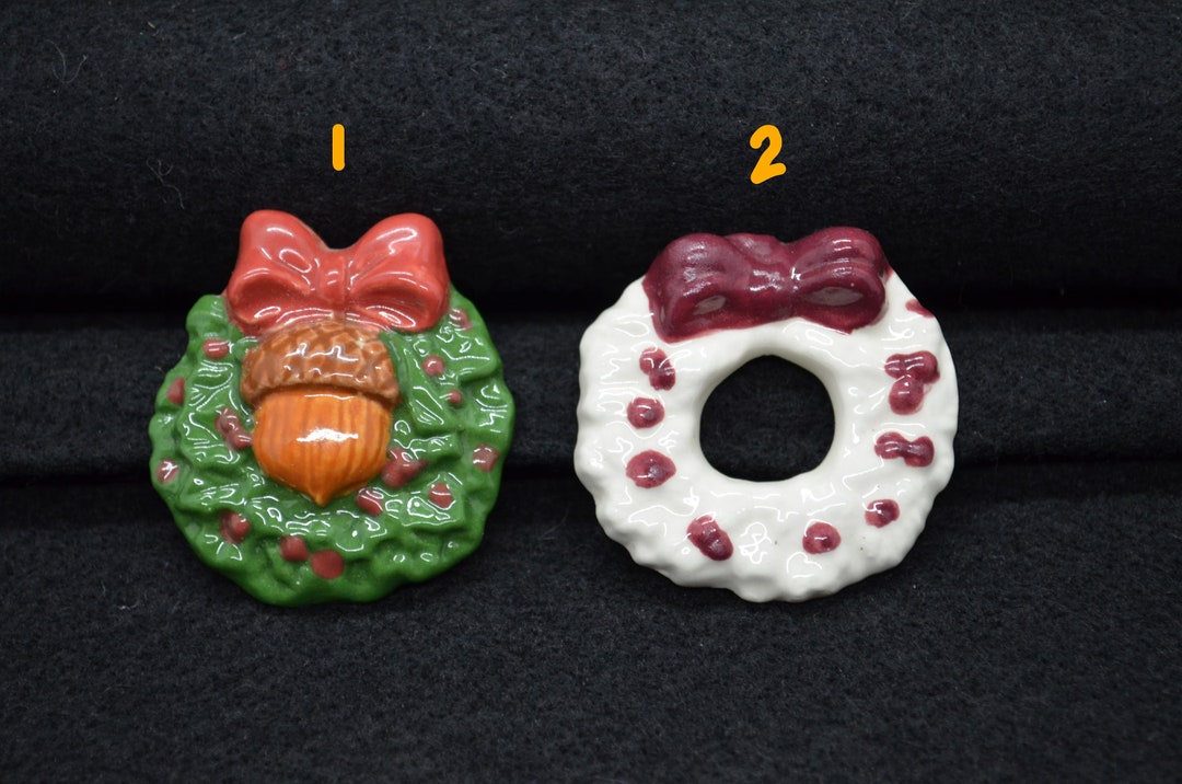 Holiday Christmas Wreaths, Pins. Cute Acorn and Beautiful Winter White ...