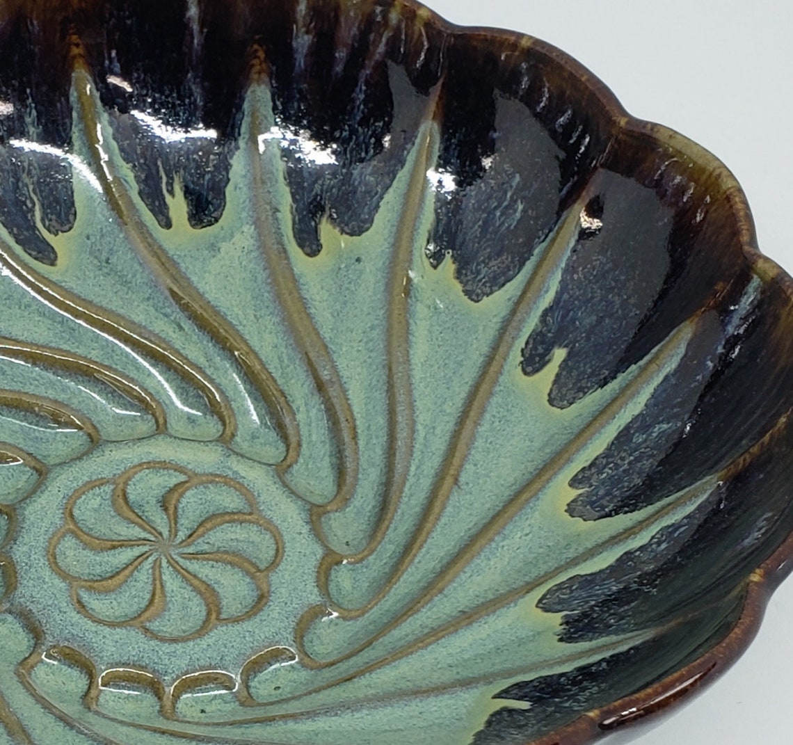 Medium Size Decorative Textured Pottery Bowl Swirl Pattern - Etsy
