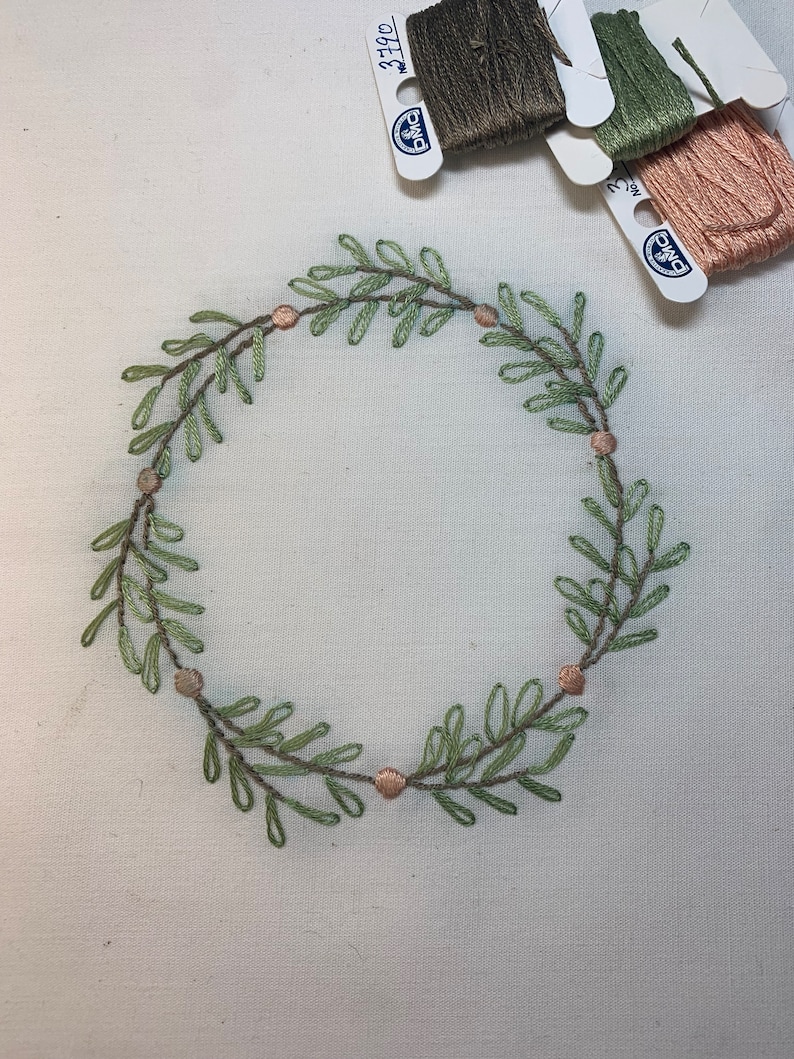 Traditional Hand Embroidered Christmas Wreath Pattern Instant PDF ...
