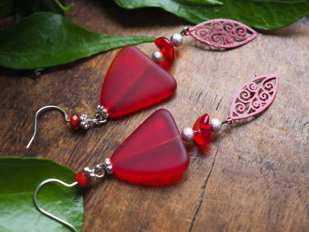 BO Very Beautiful Translucent Sea Glass Beads and Worked leaf Prints ...