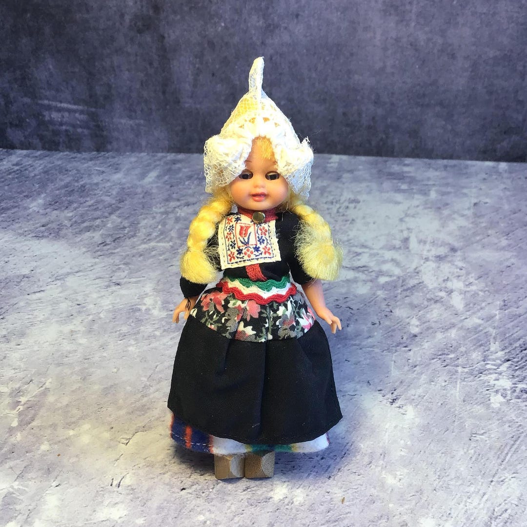 Adorable Vintage Hard Plastic 5 Inch Dutch Girl Doll With Open / Shut ...