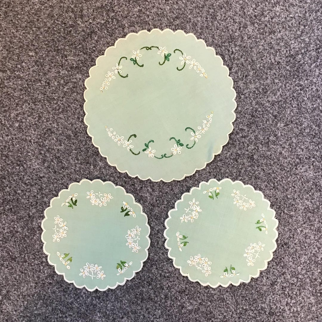 Vintage Green Linen Embroidered Dressing Table Set 1 Large and 2 Small ...