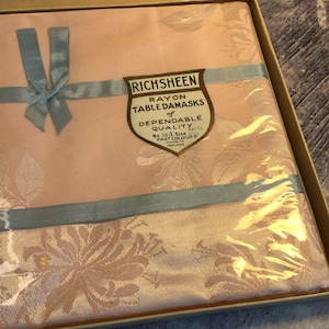 Vintage Irish Table Linen – A ‘richsheen’ Peach Rayon Damask Tablecloth ...