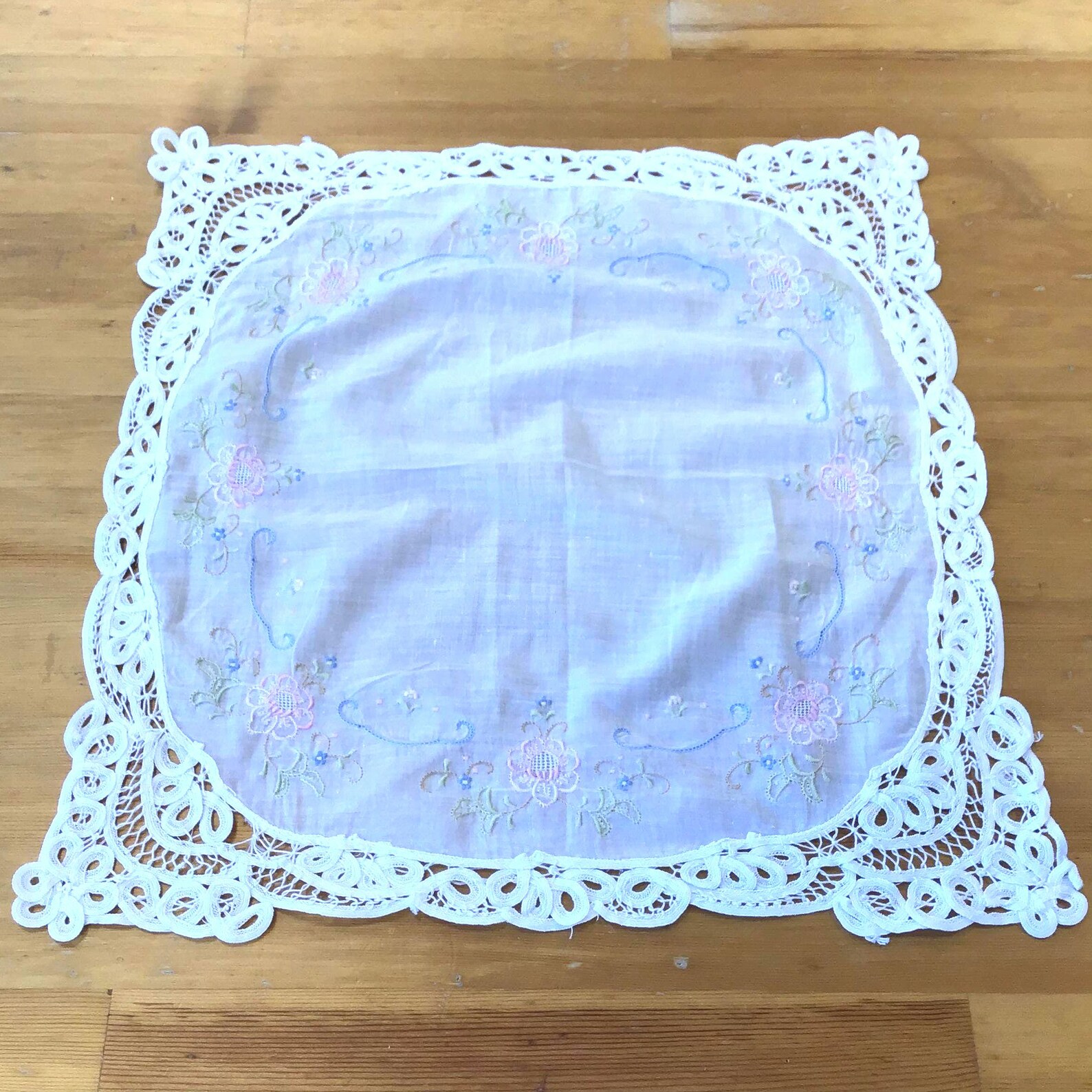 Vintage Embroidered Fine Linen Tray Cloth With Tape Lace Border ...