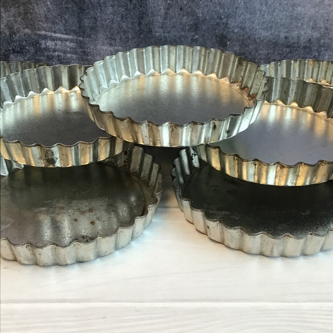 Set of 8 Vintage Fluted Metal Patisserie Baking Tins With Loose Bottoms ...