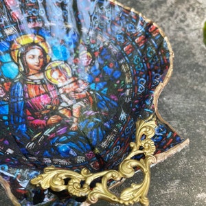 Mother of Jesus, Virgin Mary, Saint Mary, Madonna With Child, Scallop ...