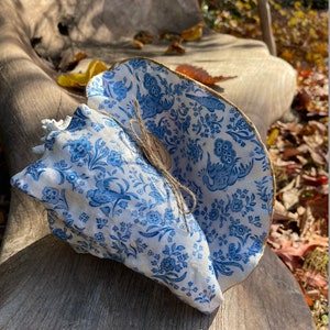 Large Seashell, Chinoiserie, Blue and White, White and Blue, Decorative ...