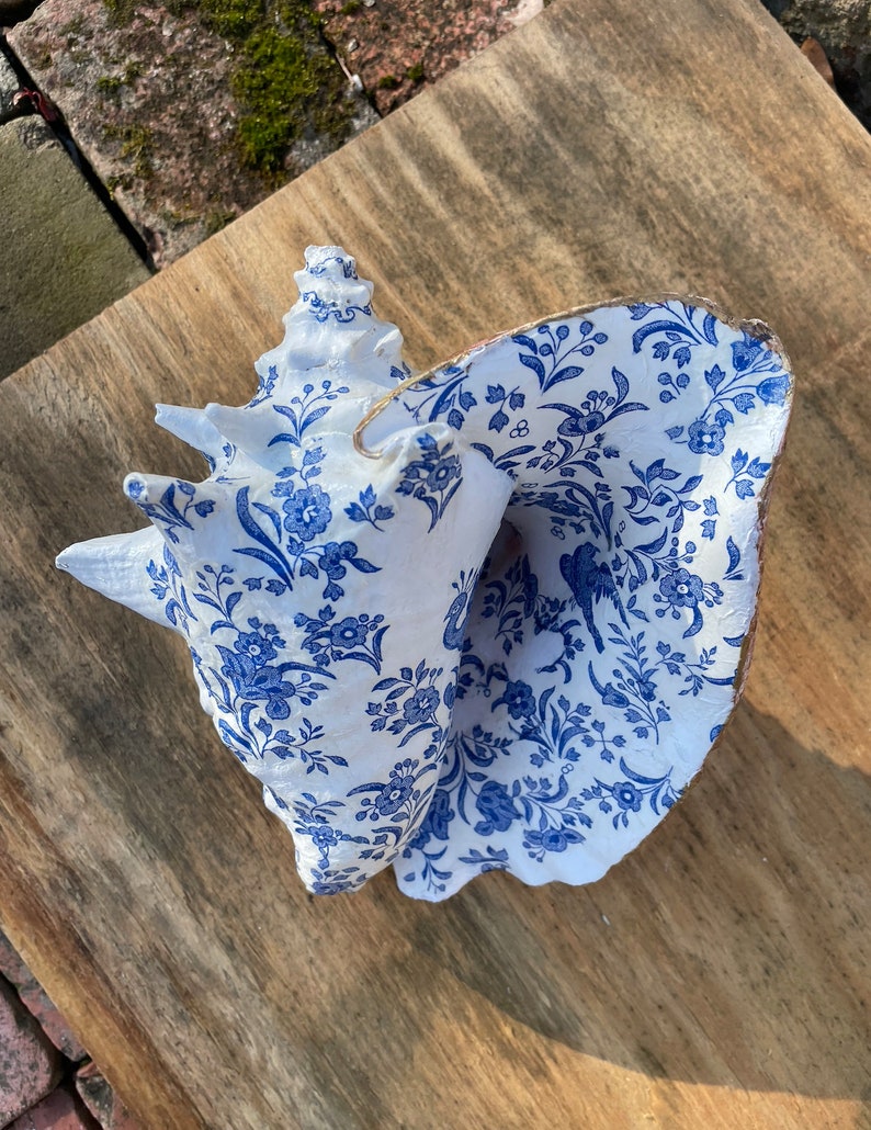Chinoiserie White and Blue Large Conch Shell Decoupage - Etsy
