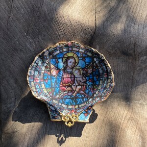 Mother of Jesus, Virgin Mary, Saint Mary, Madonna With Child, Scallop ...