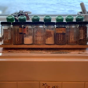 Spice Caddy, a Simple Portable Spice Rack for Countertop, Shelf or ...
