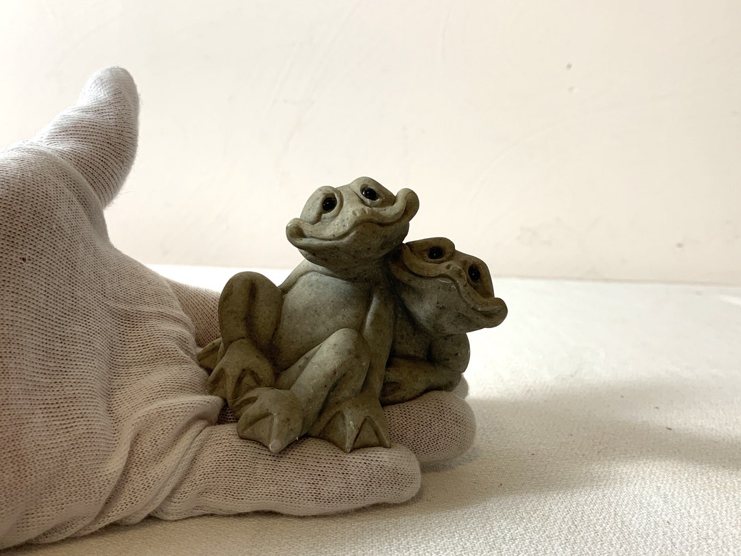 Vintage Faux Granite MINIATURE FROG Figurine Cute Smiling Frogs Made of ...