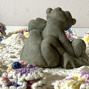 Vintage Faux Granite MINIATURE FROG Figurine Cute Smiling Frogs Made of ...