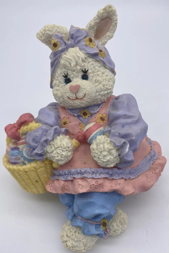 Vintage resin bunny rabbit - Gem