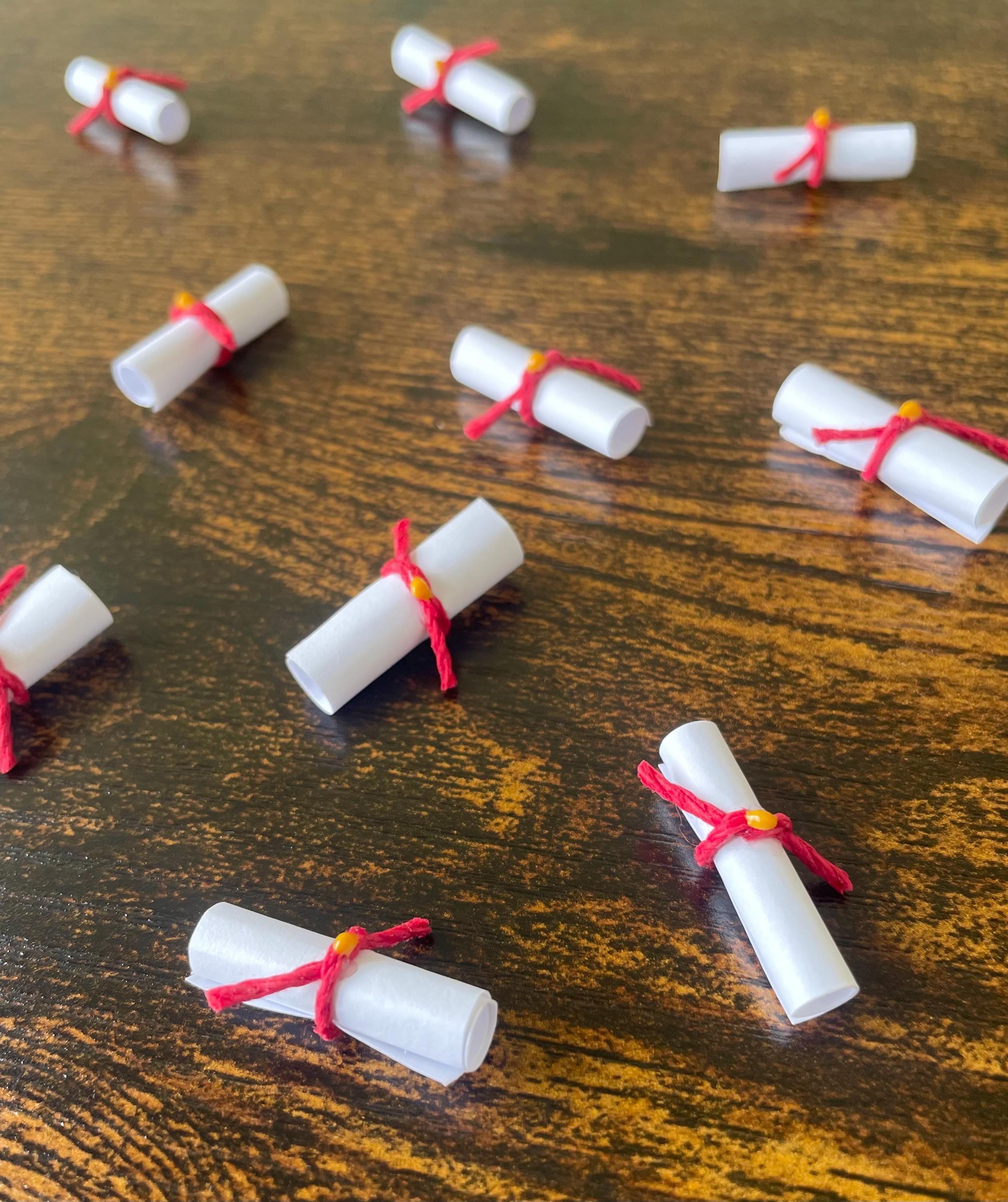 3D GRADUATION CONFETTI – MINI Diplomas & Graduation Caps – Set of 10 ...