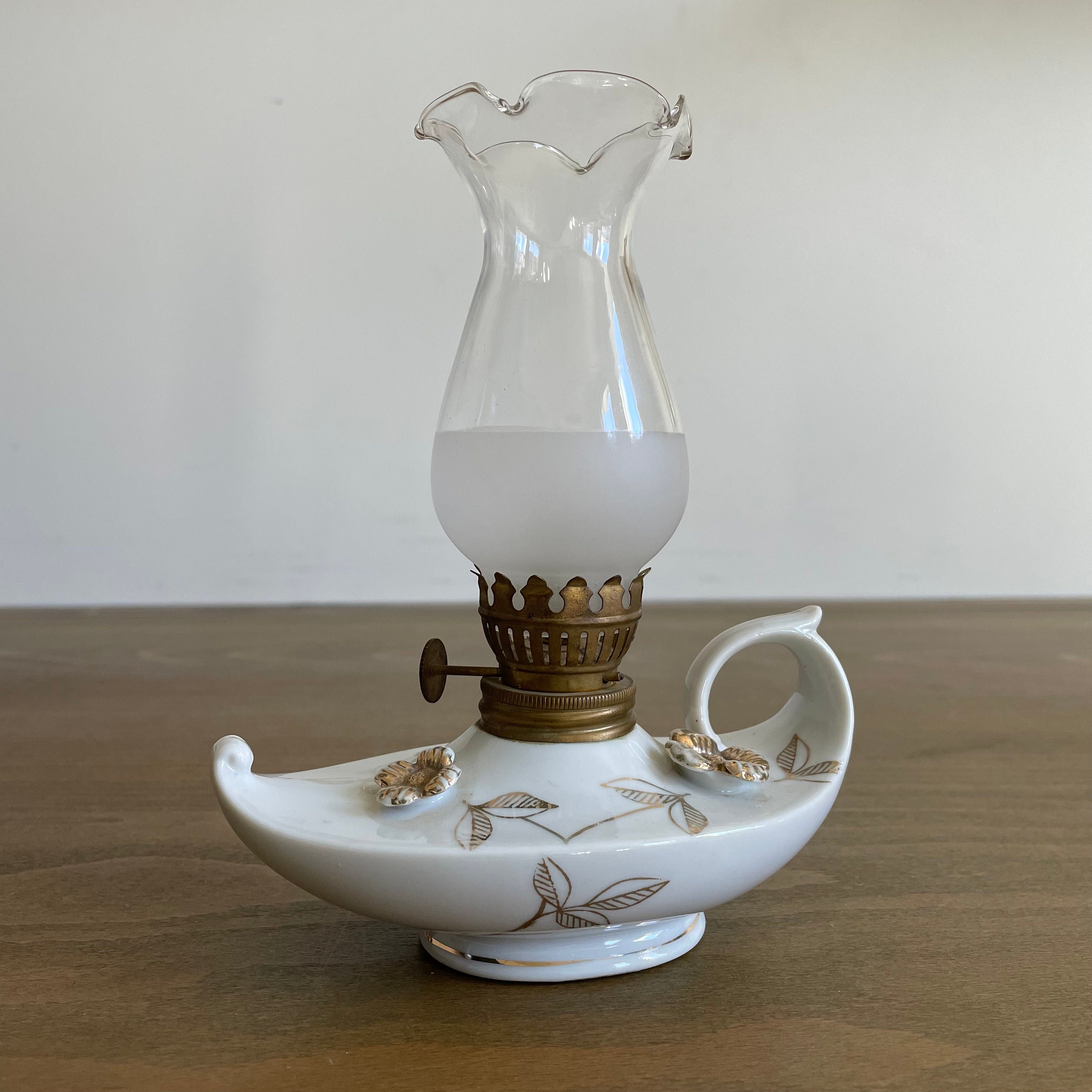 Vintage Aladdin Oil Lamp With Glass Chimney Etsy