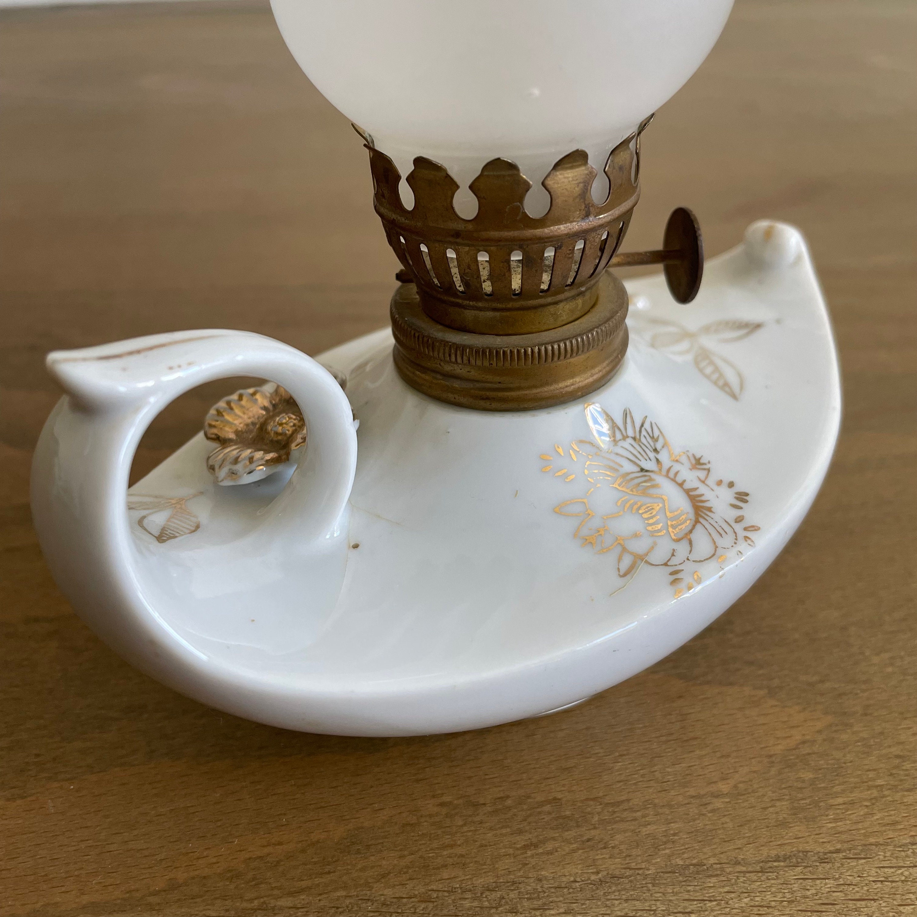 Vintage Aladdin Oil Lamp With Glass Chimney - Etsy