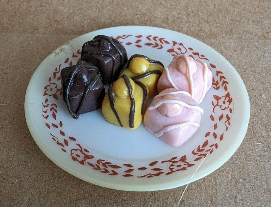 Miniature 1/6 Scale French Fancies X 6. Made With Clay.suitable for 11/ ...