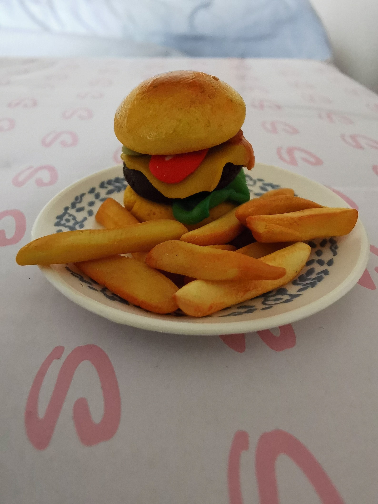 Miniature 1/6 Cheese Burger and Chips.suitable for 11-12 Inch Dolls and ...
