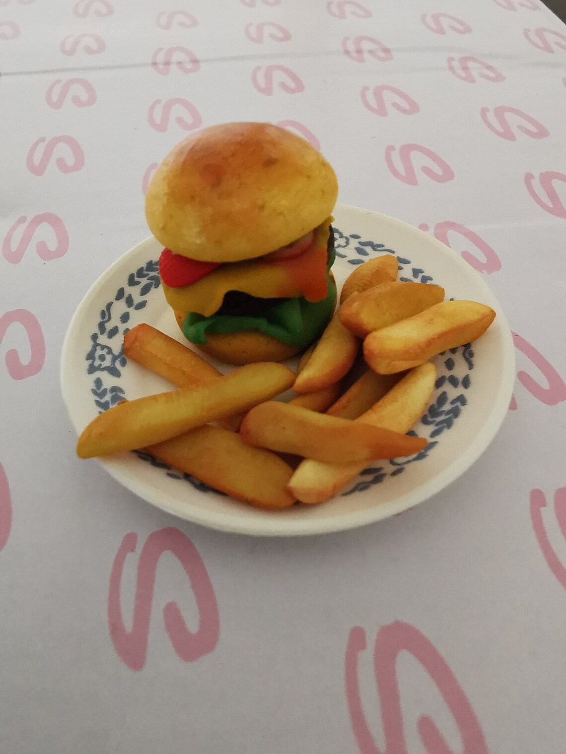 Miniature 1/6 Cheese Burger and Chips.suitable for 11-12 Inch Dolls and ...