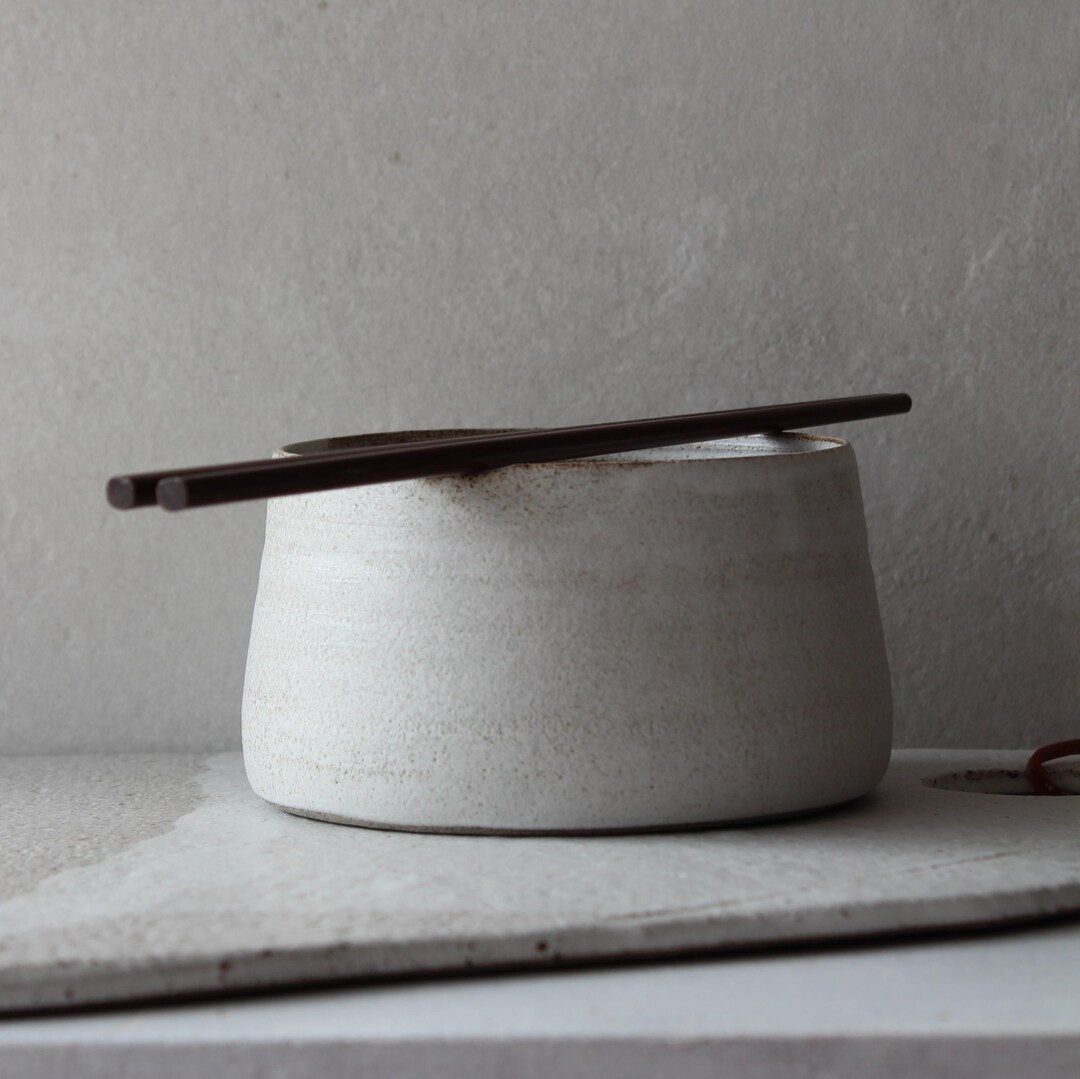 Elegant Look White Pottery Bowl With Groove for Chinese Chopsticks ...