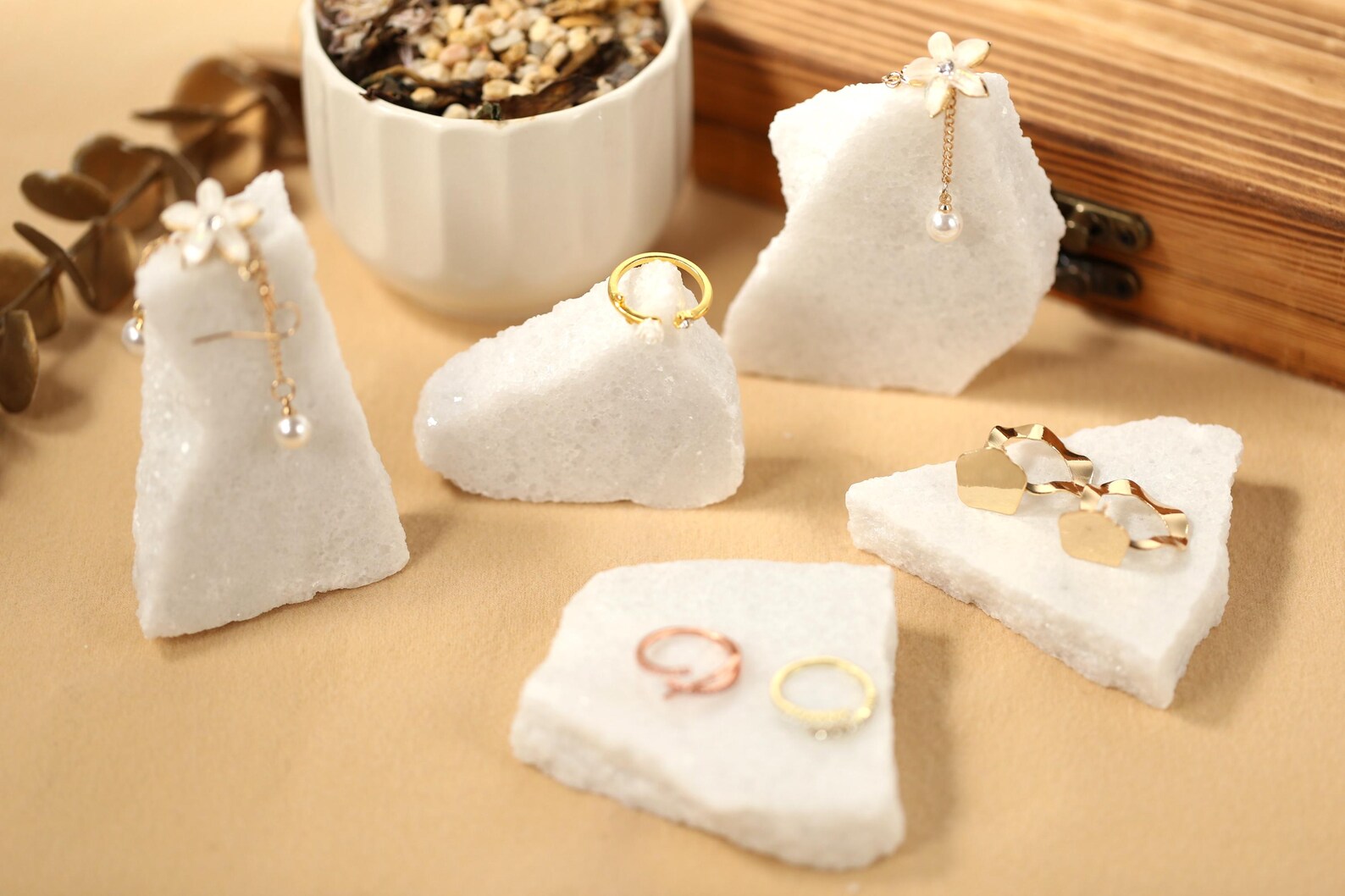 Natural White Dolomite Limestone Sparkly Jewelry Display, Jewelry ...