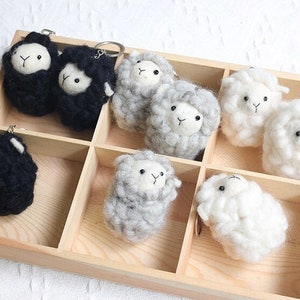 Felted Sheep Keyring, 3 Colors, Sheep Keychain, Felt Lambs, Sheep ...