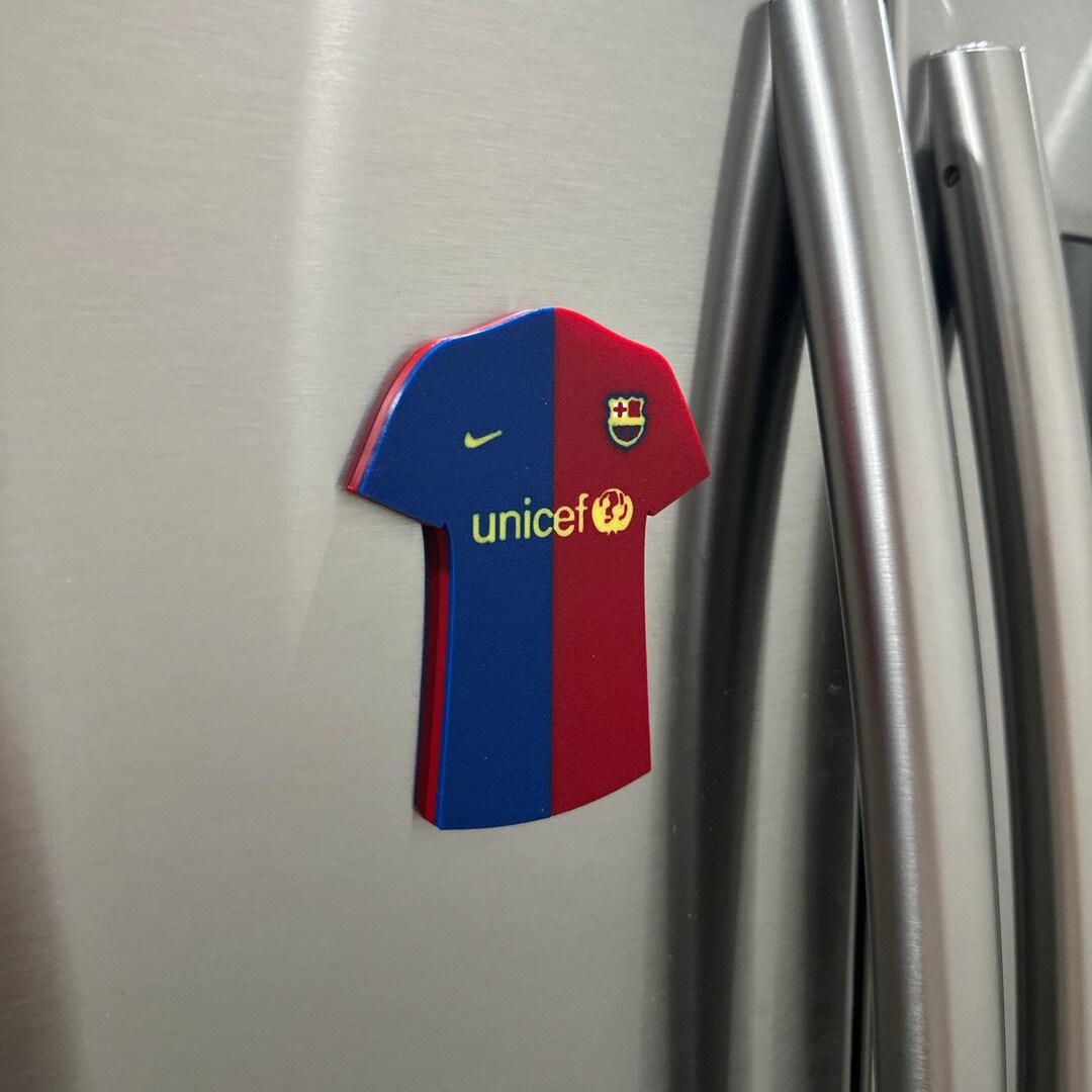 Lionel Messi #10 08/09 FC Barcelona Jersey Magnet, Front of Jersey ...