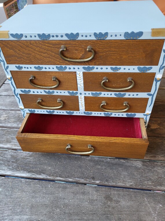 Adorable hand painted set of drawers. good for jewelr… - Gem