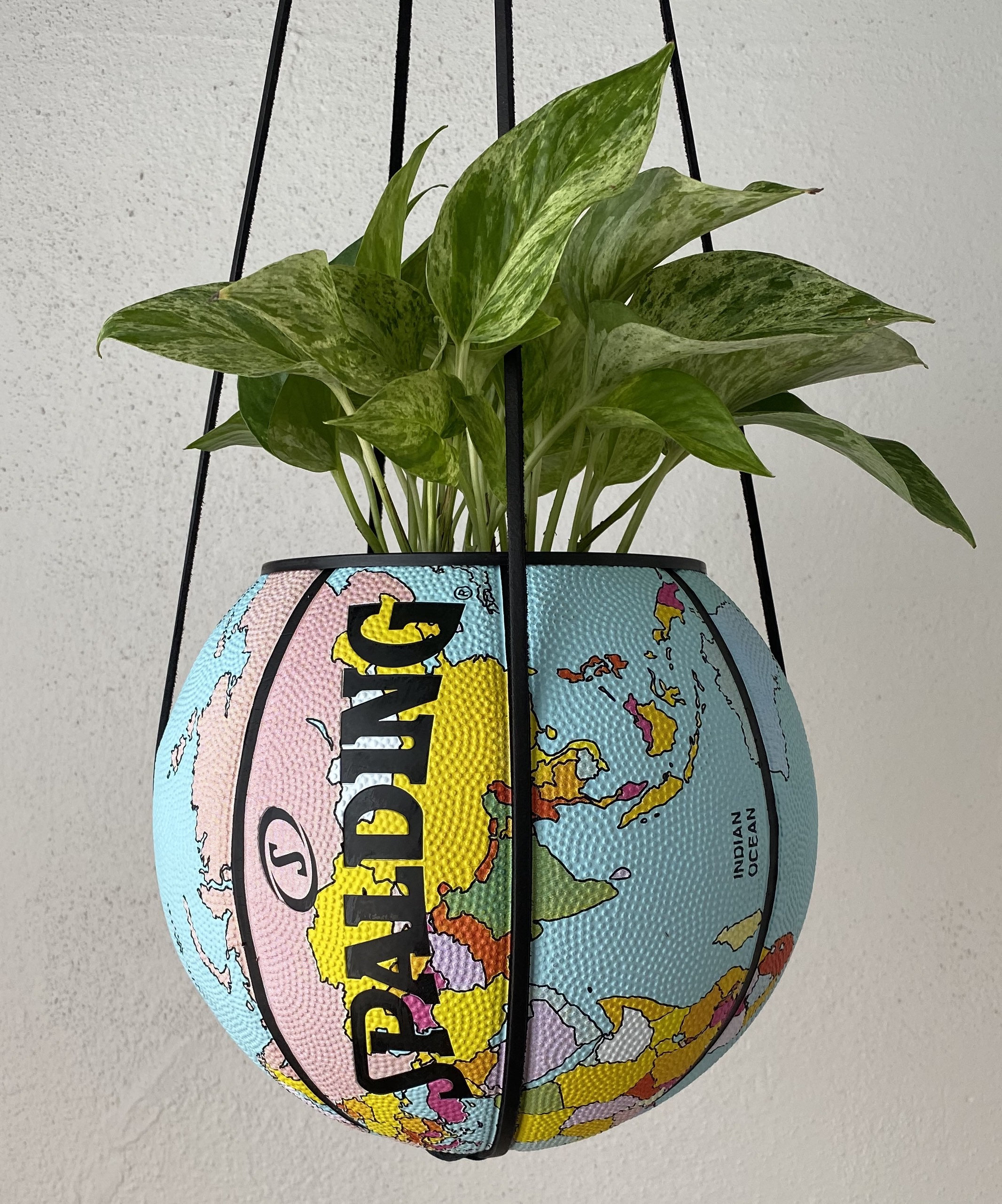 Plantsketball - Spalding Globe Basketball Planter