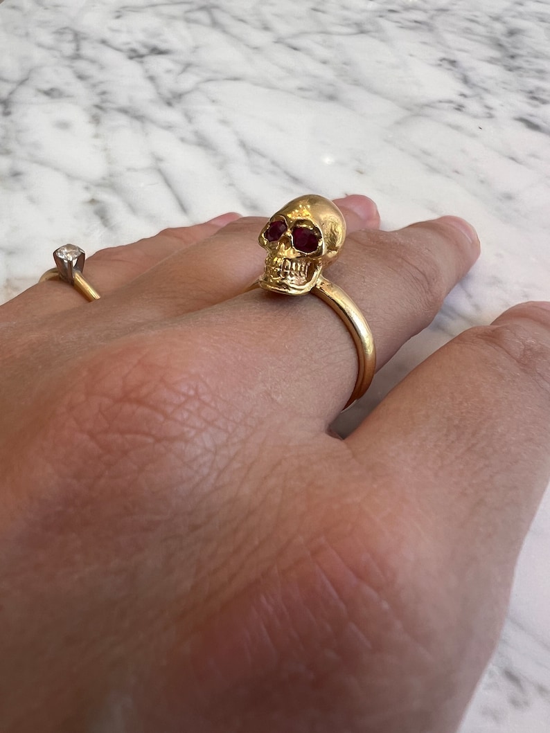 18k Solid Gold Skull Ring With Ruby Eyes - Etsy