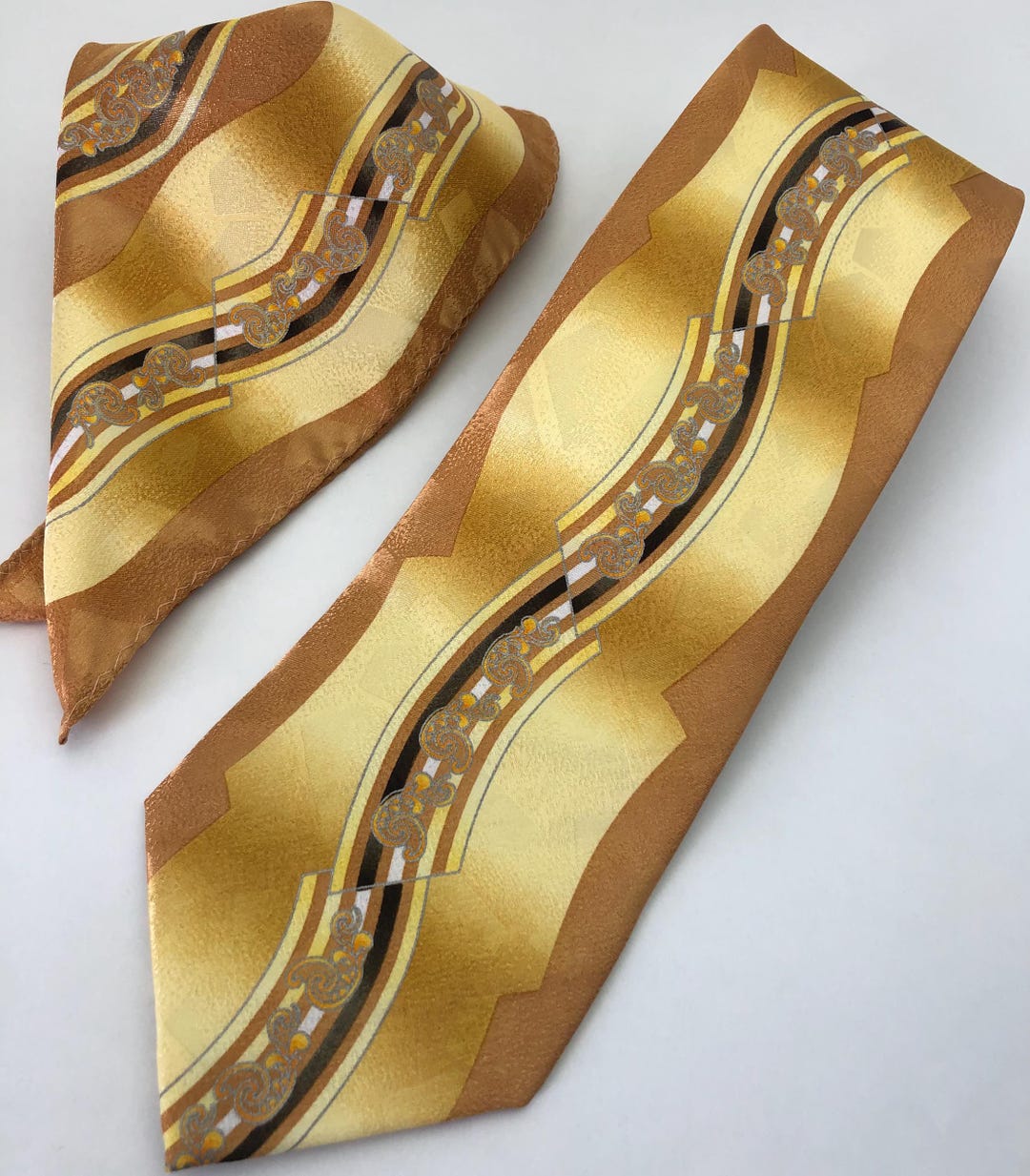 Grand Stylish Necktie With Matching Pocket Square - Vintage Tie and ...