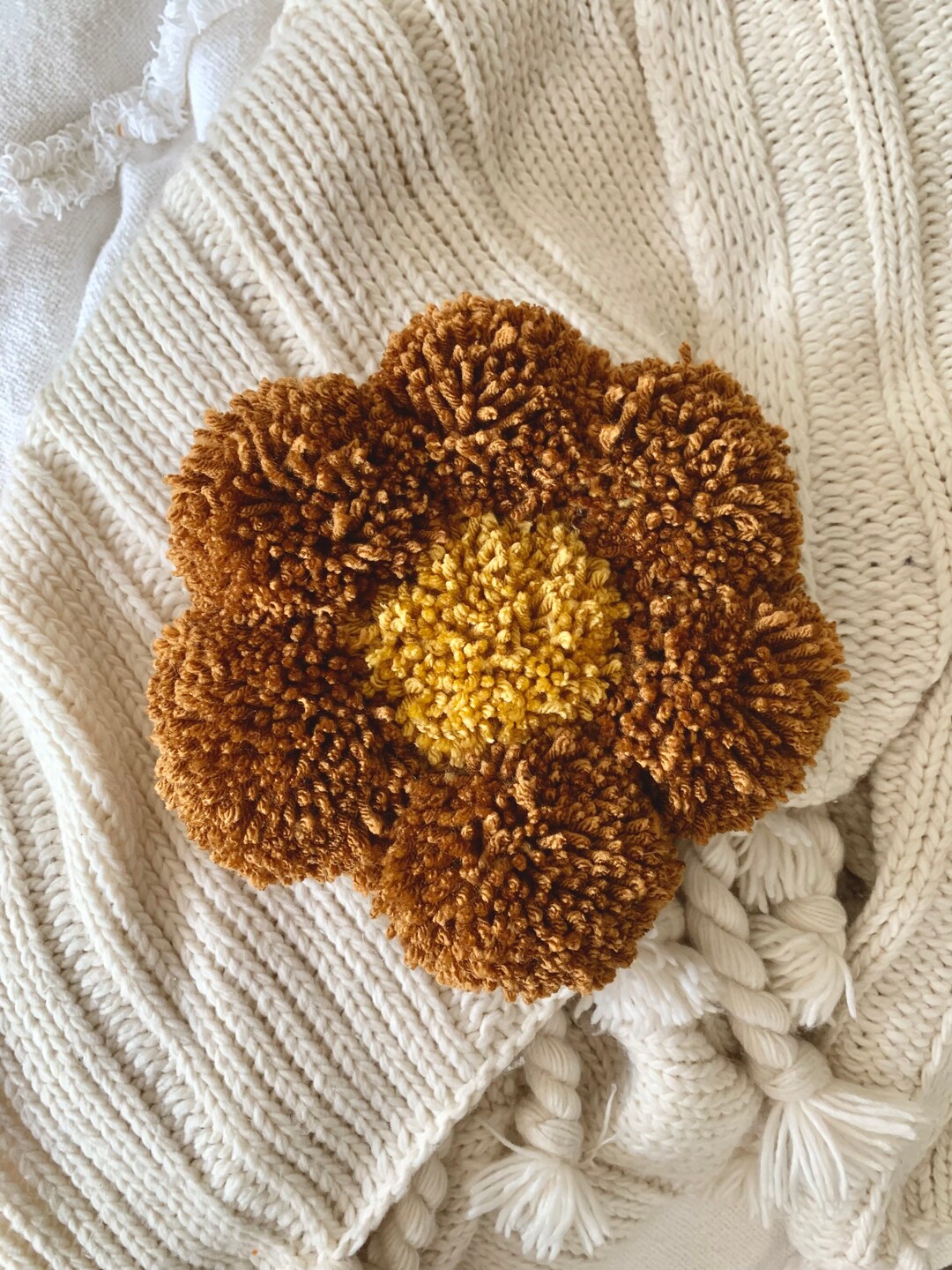 Pom Pom Daisy Wall Flower - Etsy