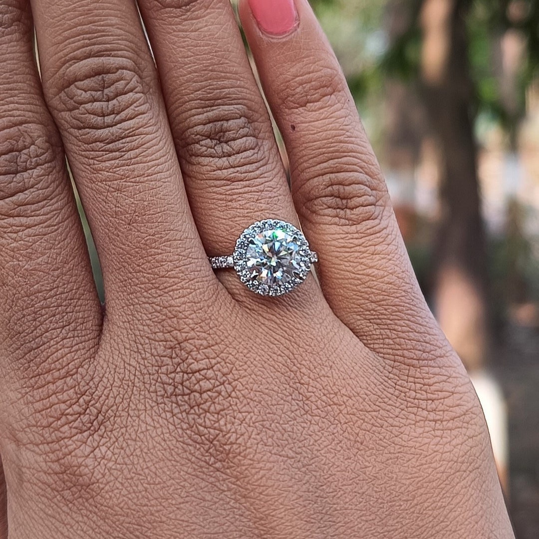2 CT Brilliant Cut Cubic Zirconia Wedding Halo Ring / Round Shape Halo ...