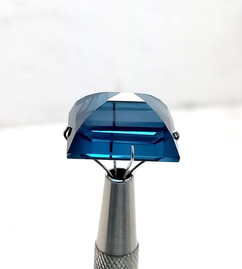 Teal Sapphire Emerald Cut Gemstone: 20.70 Carat Loose Stone - Etsy España