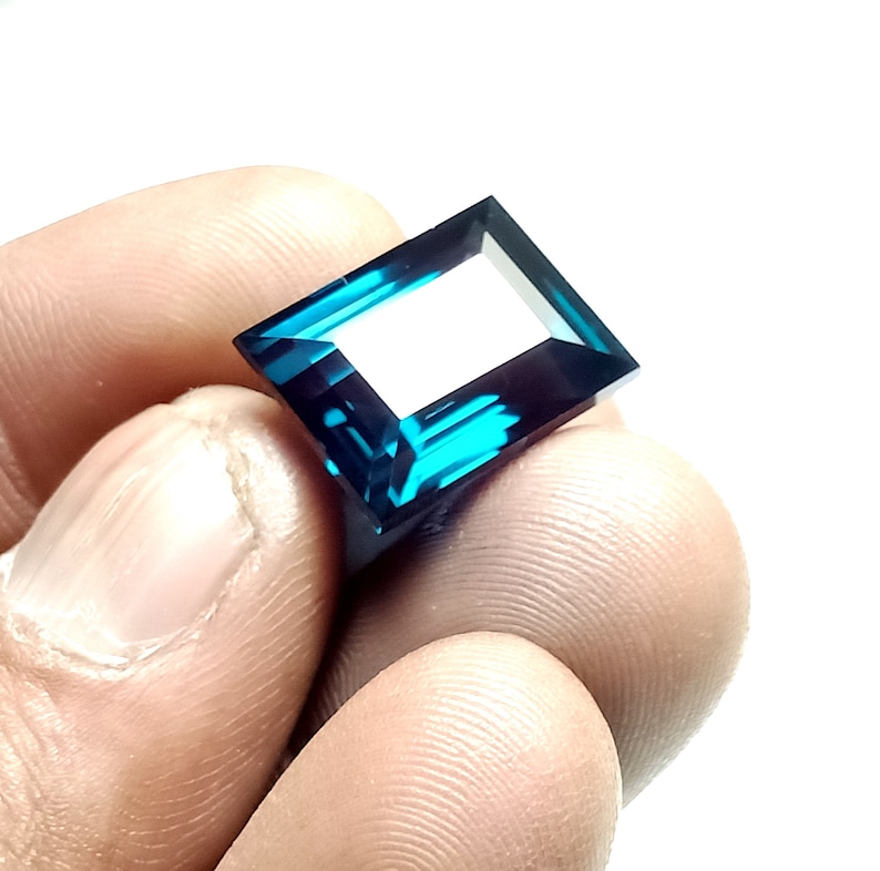 Teal Sapphire Emerald Cut Gemstone: 20.70 Carat Loose Stone - Etsy España