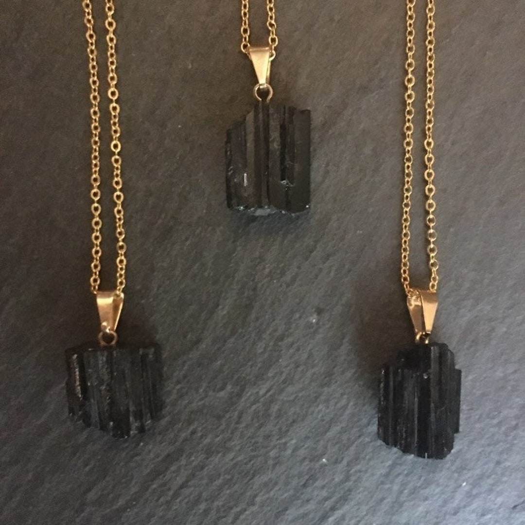 Collar de turmalina cruda. Collar de turmalina negra. - Etsy España