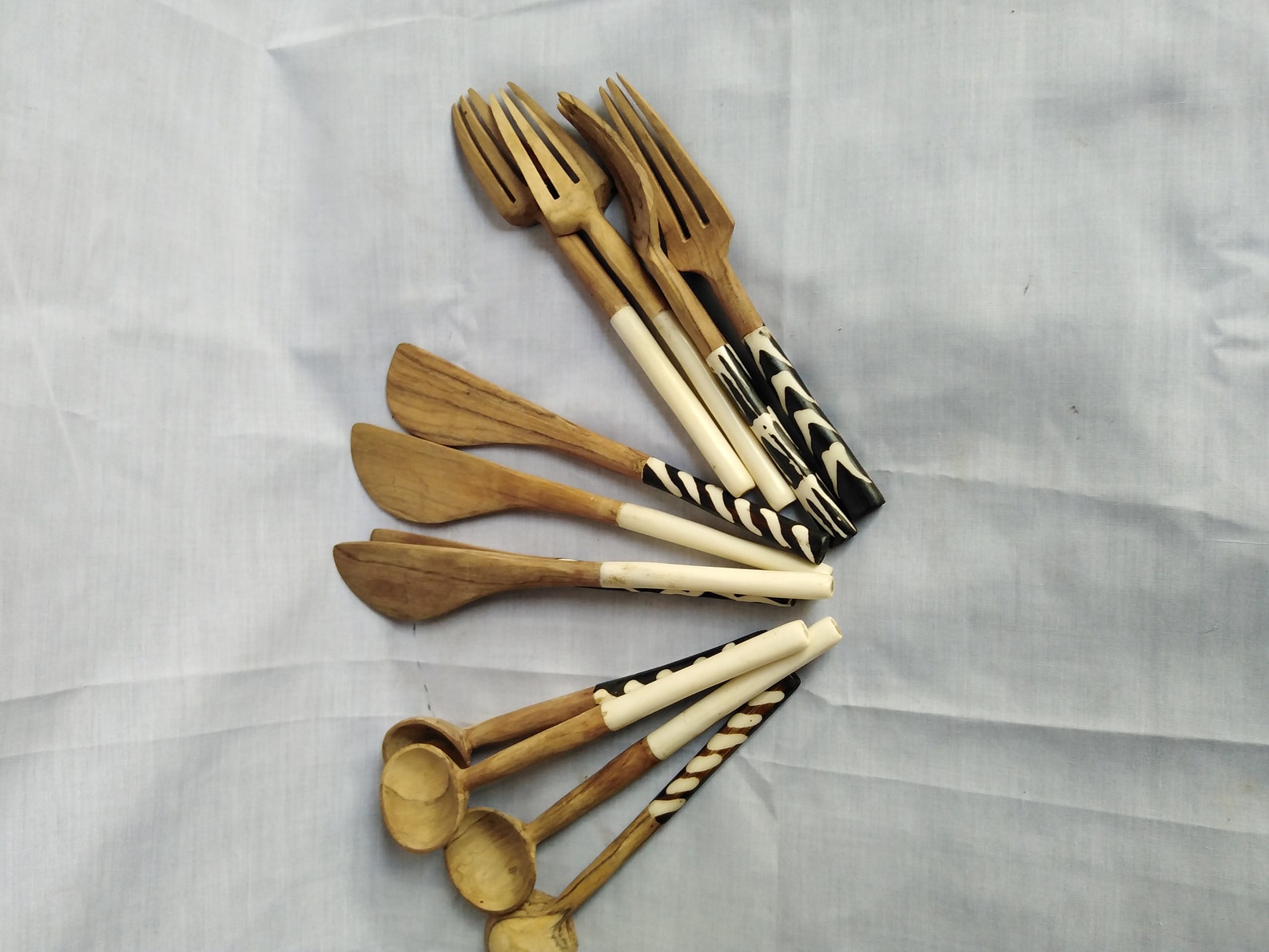 Wholesale Wood and Inlaid Bone Cutlery Set of 4 of 3 Pieces - Etsy