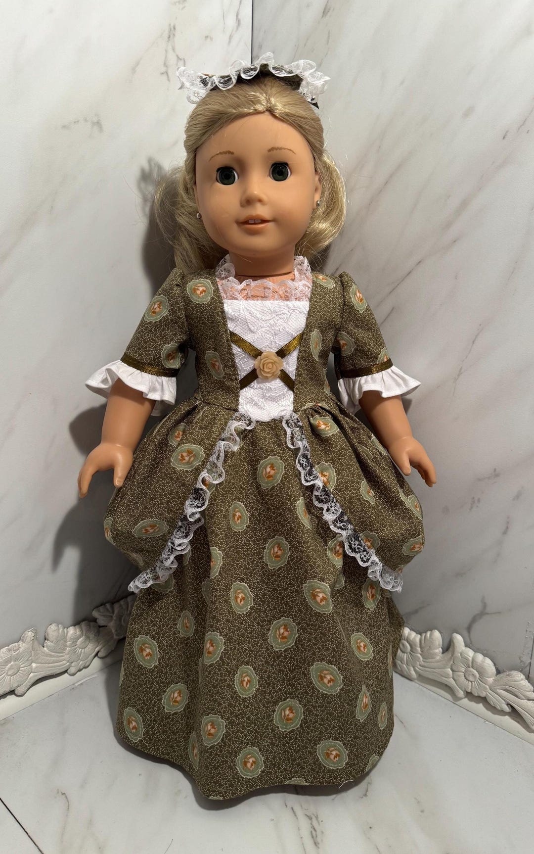 Green Rose Print Colonial Gown With Rose Jewel and Pinner Cap for 18 ...