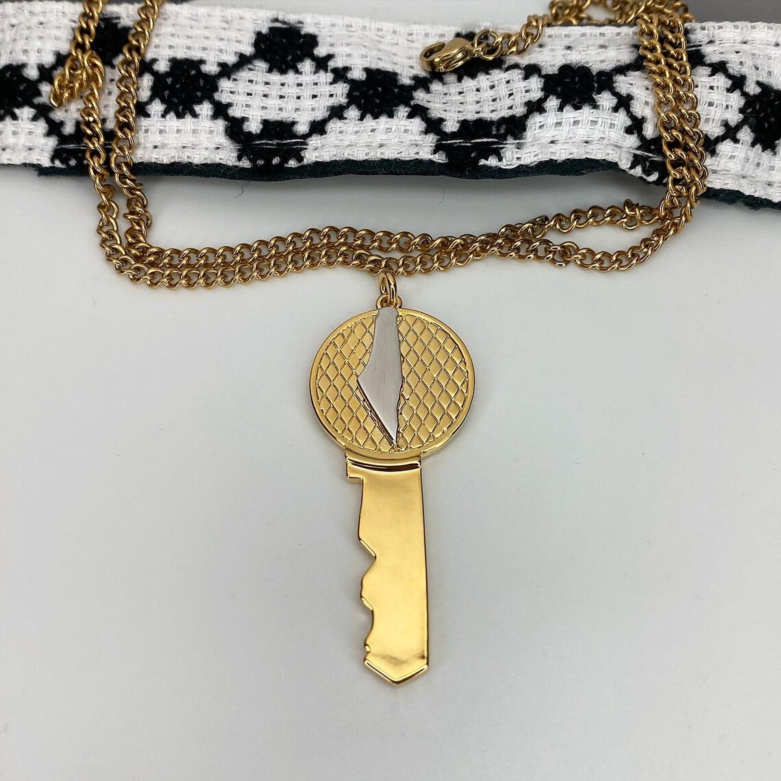 Palestine Key Pendant With Chain - Etsy New Zealand